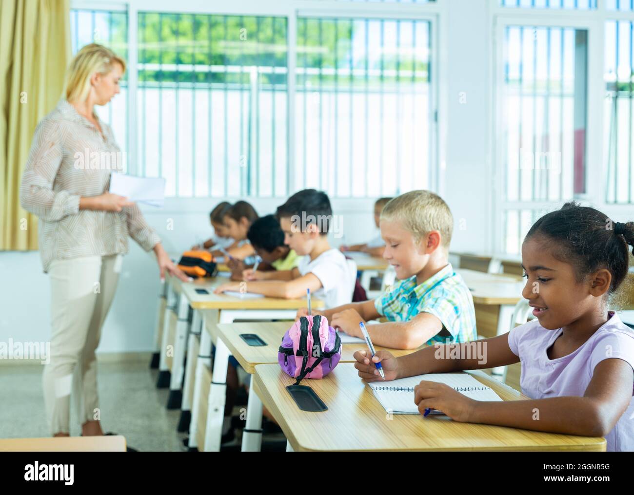 Side view of group of elementary school students Stock Photo - Alamy