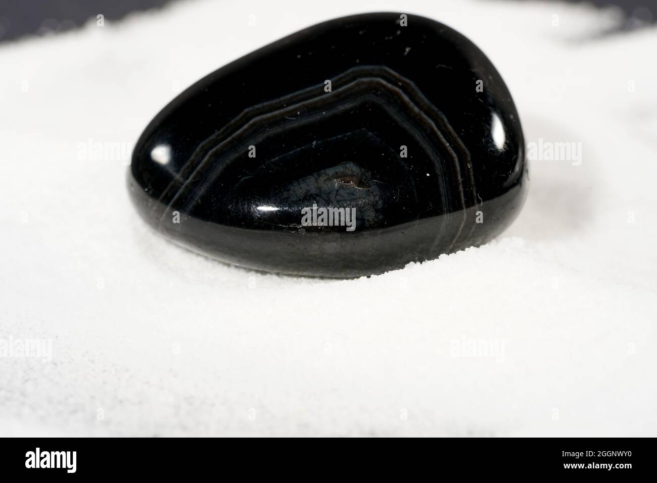 Black round rock hi-res stock photography and images - Alamy