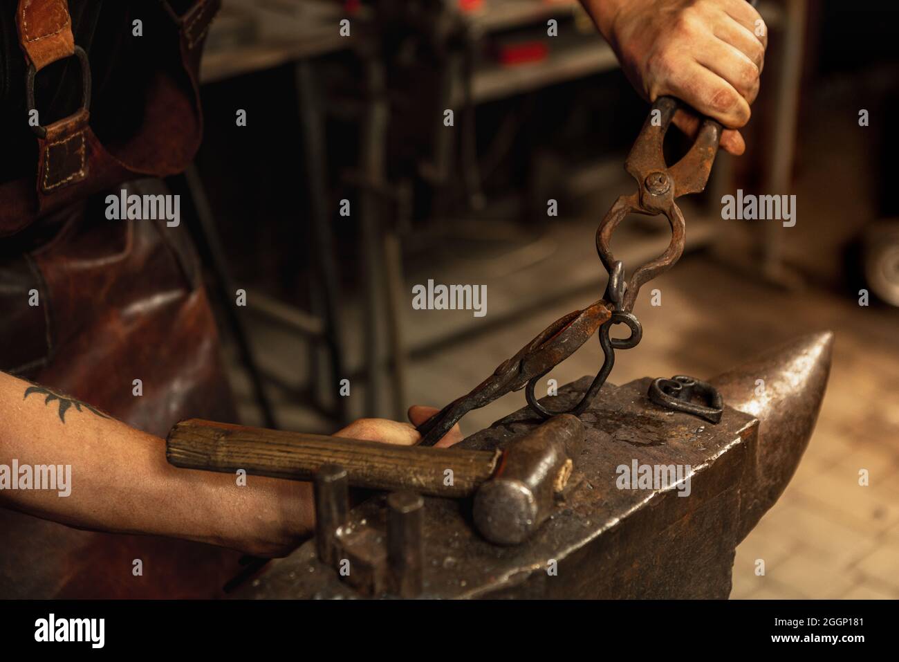 Blacksmith hammer hi-res stock photography and images - Alamy