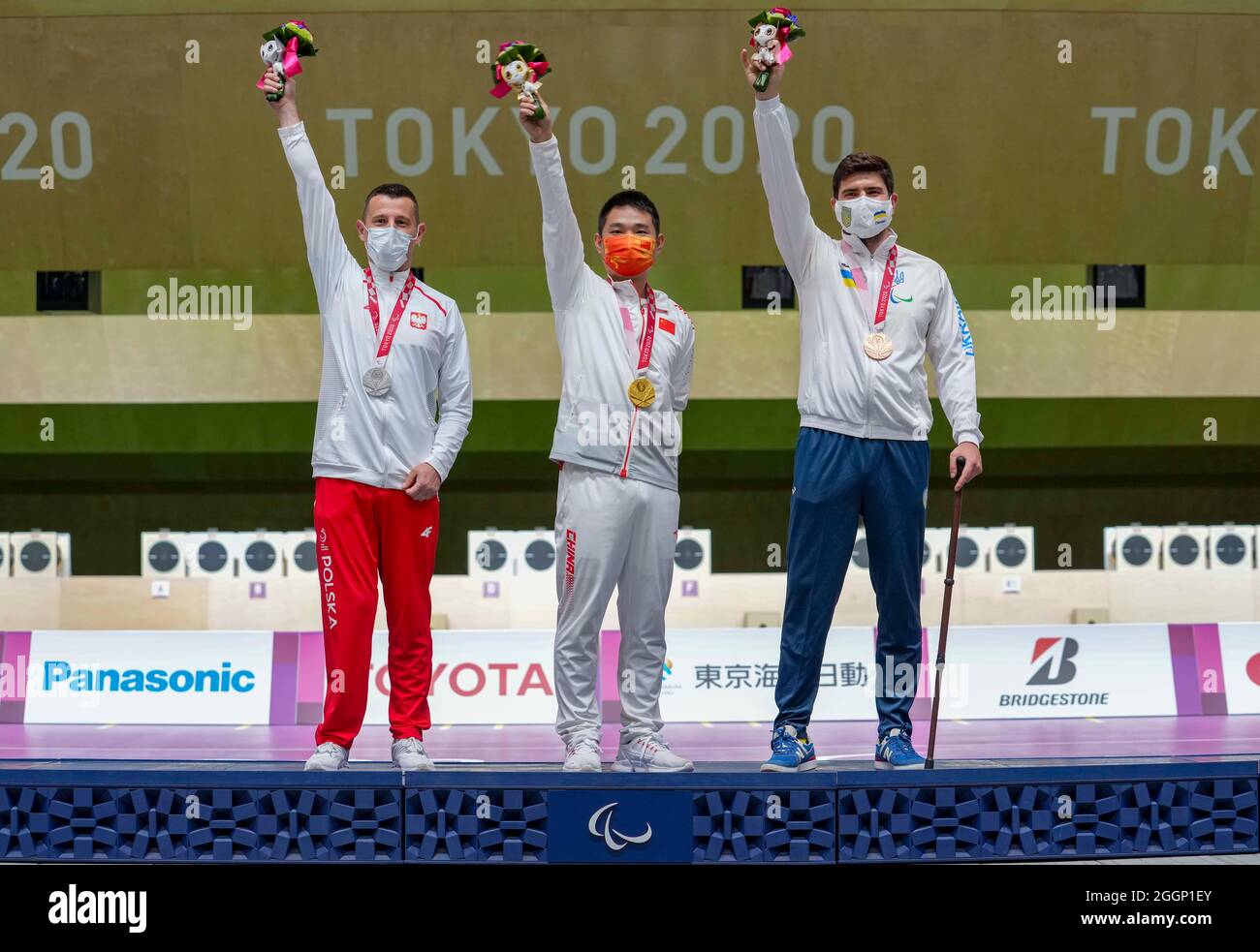 Tokyo, Japan. 2nd Sep, 2021. Gold medalist Huang Xing (C) of China ...