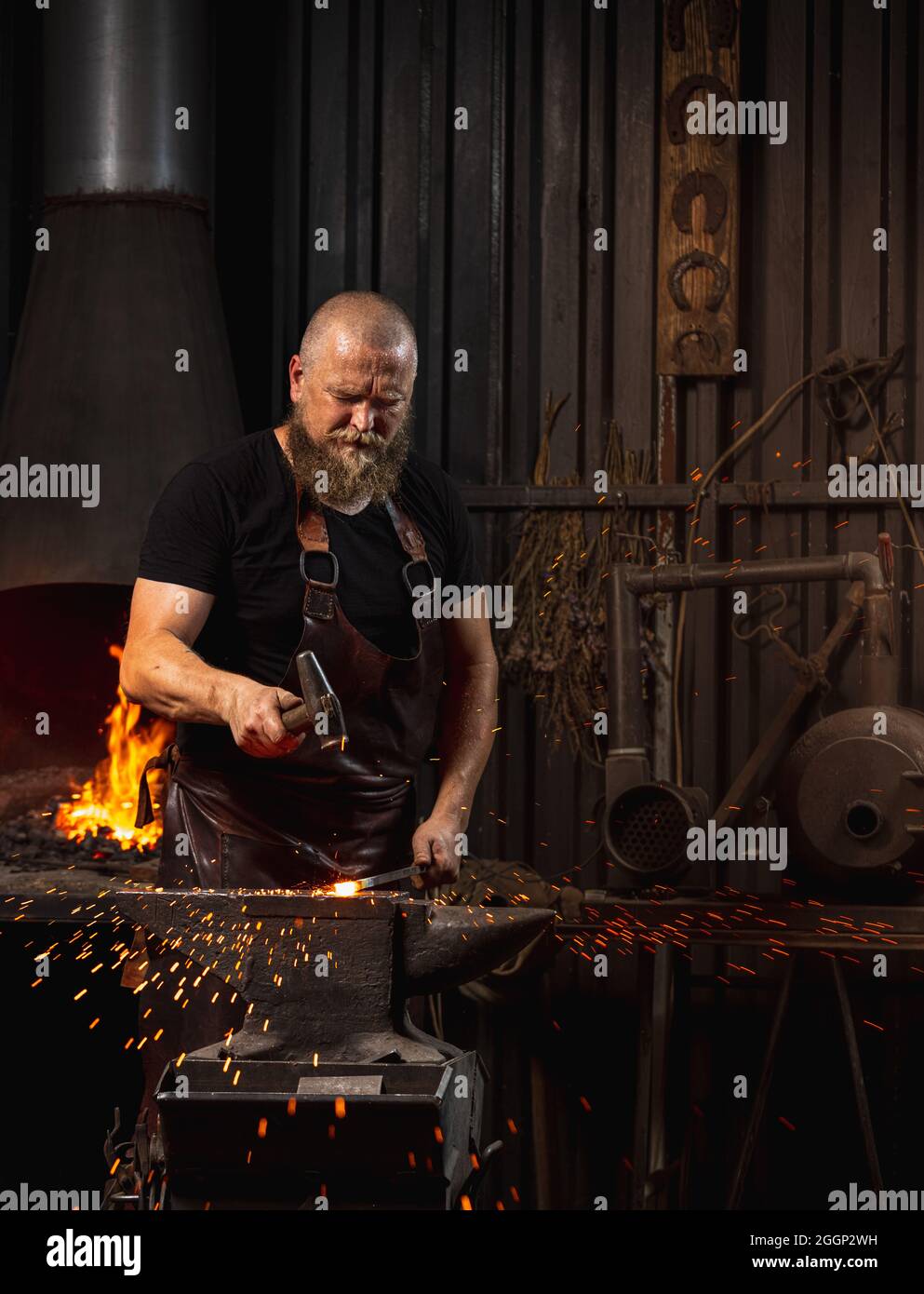 Anvil hammer spark hi-res stock photography and images - Alamy