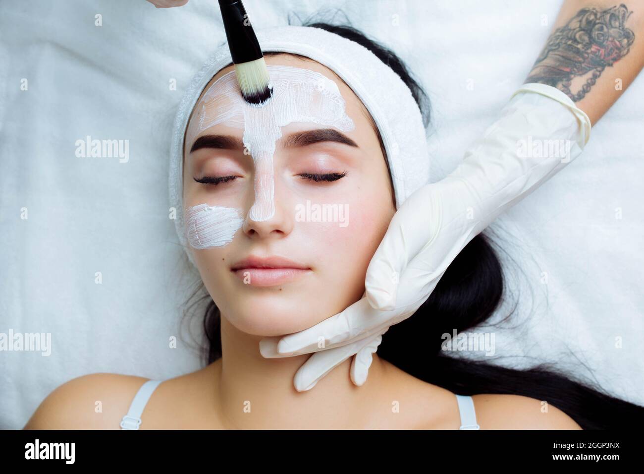 Facial cosmetic procedure in spa salon. The procedure for applying a ...