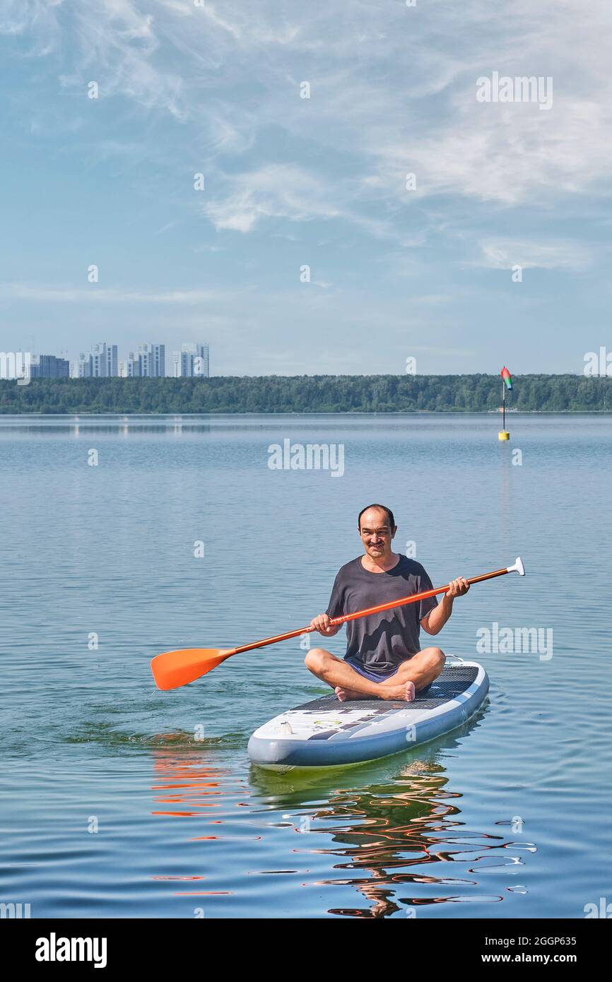 Man on sup hi-res stock photography and images - Alamy