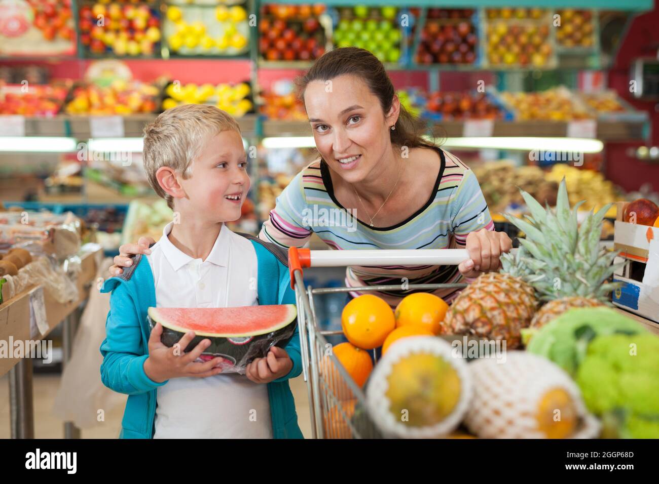 Mother and boy buying fruits Stock Photo - Alamy