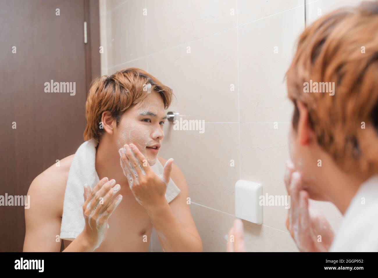 Male face bathroom hi-res stock photography and images - Alamy