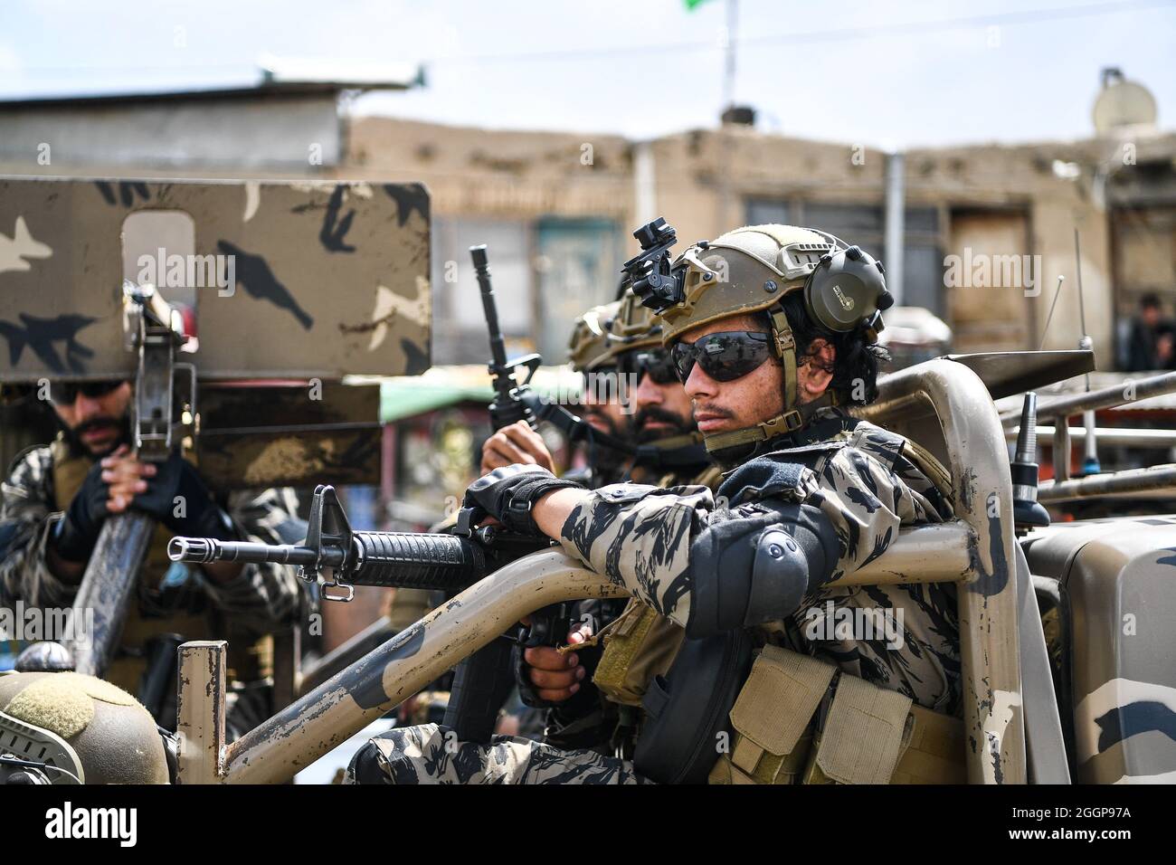 The convoy of Taliban fighters patrol along the streets in Kabul ...