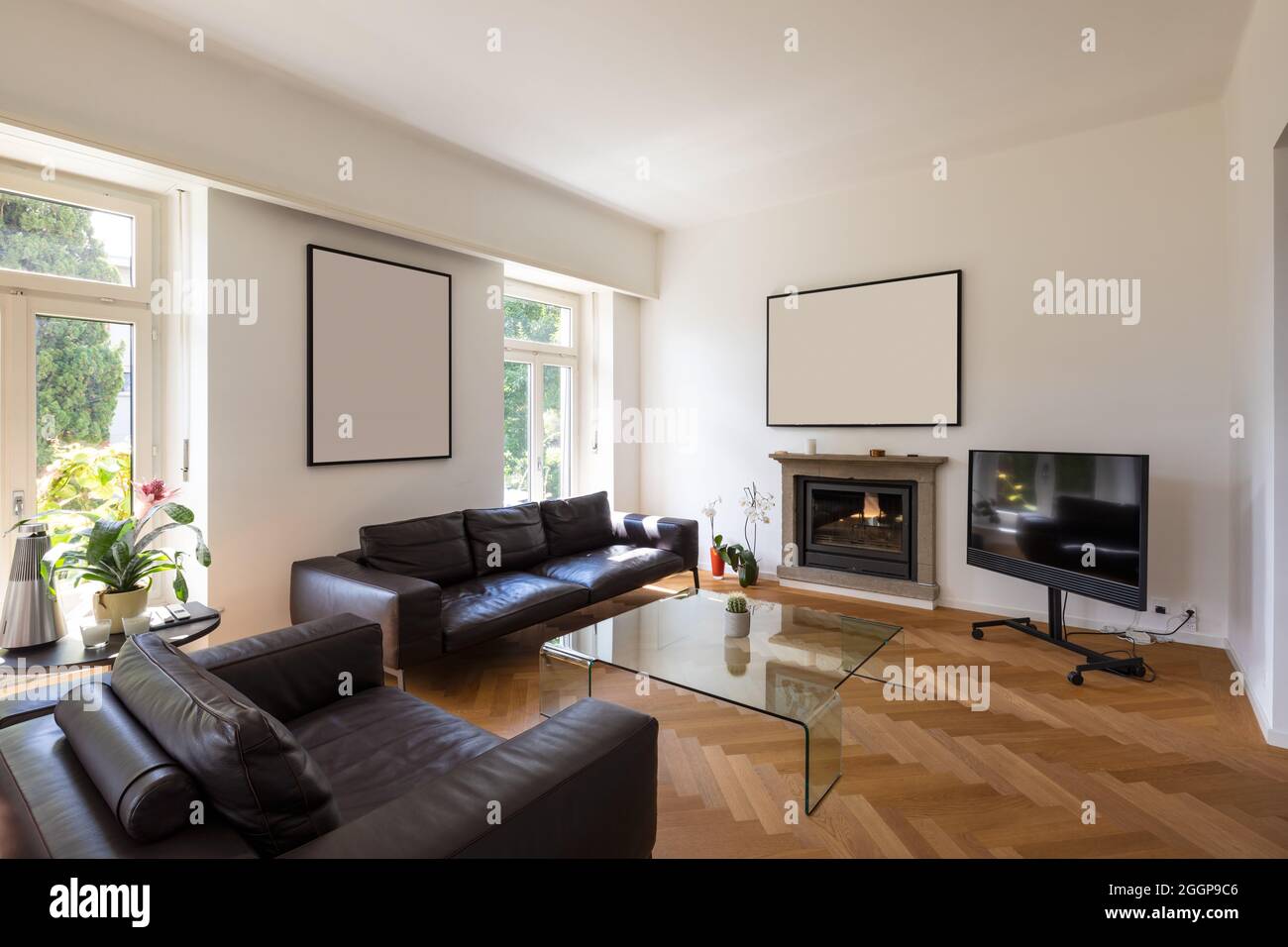 Inside interior interiors hi-res stock photography and images - Alamy
