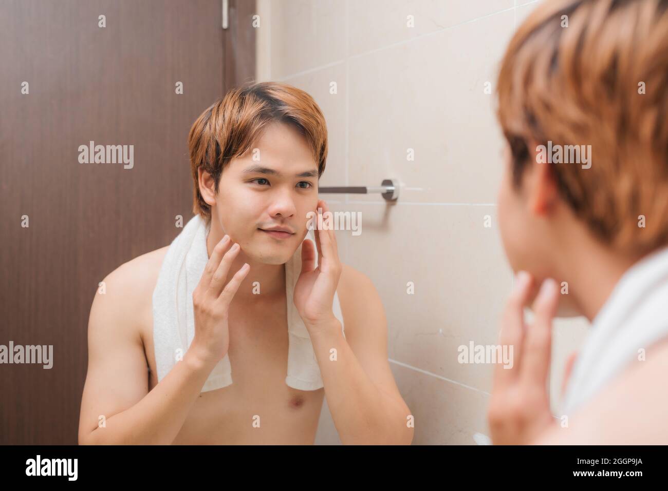 morning routine: a man looking at himself at the mirror Stock Photo - Alamy