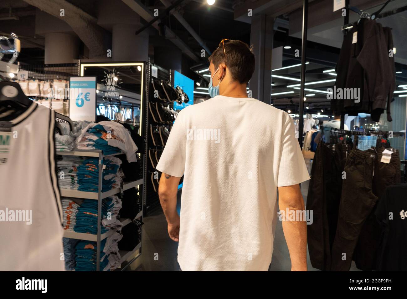 Male clothes shop assistant hi-res stock photography and images - Alamy