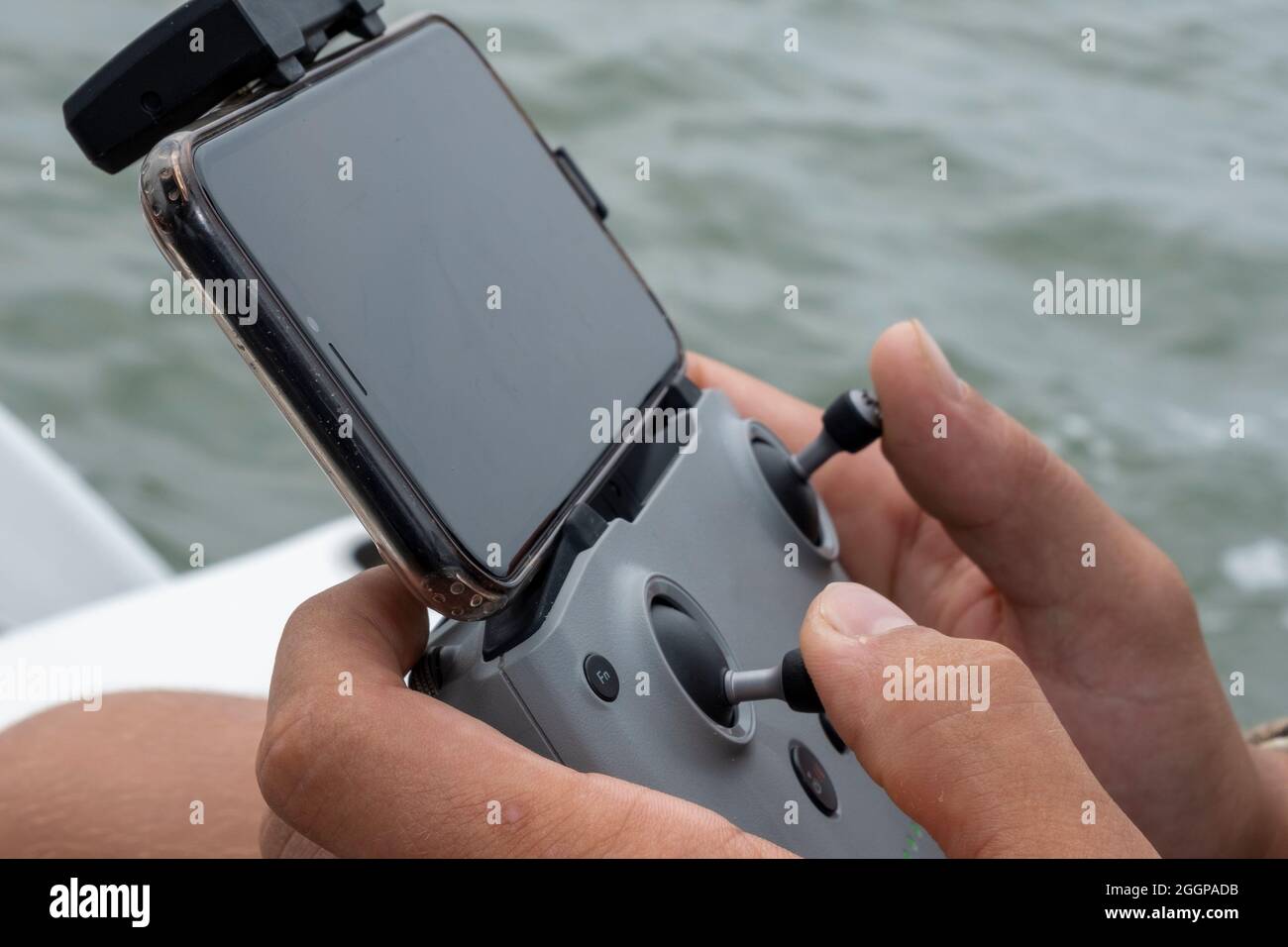 Wireless controlled boat hi-res stock photography and images - Alamy