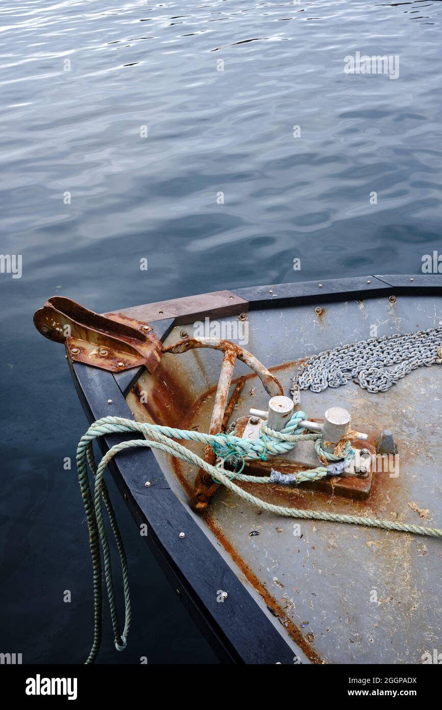Mooring ropes on a ship hi-res stock photography and images - Alamy