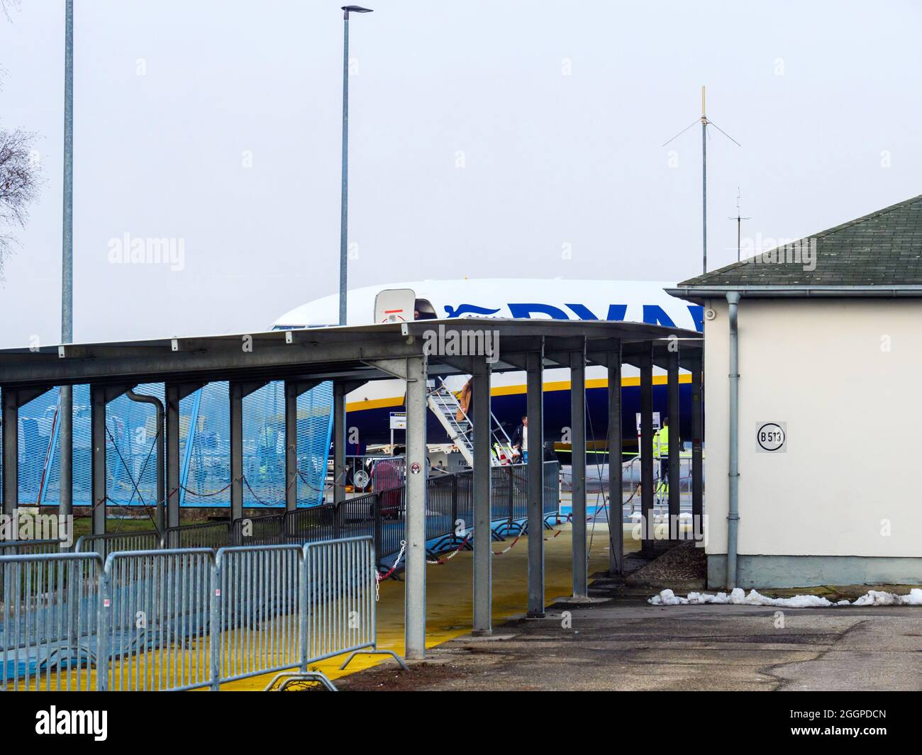 View through airport fence airplane hi-res stock photography and images ...
