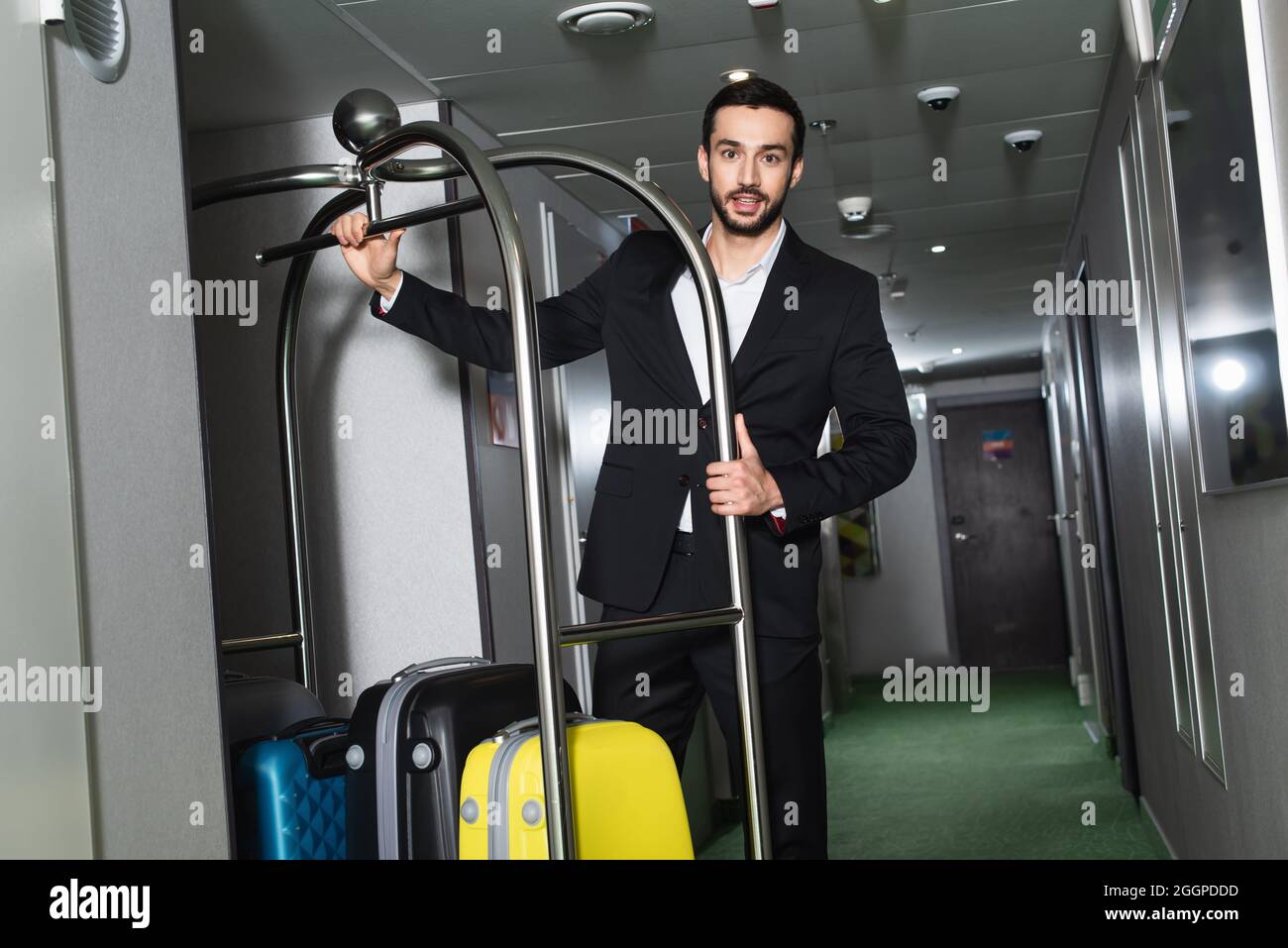 Bellboy luggage hi-res stock photography and images - Alamy