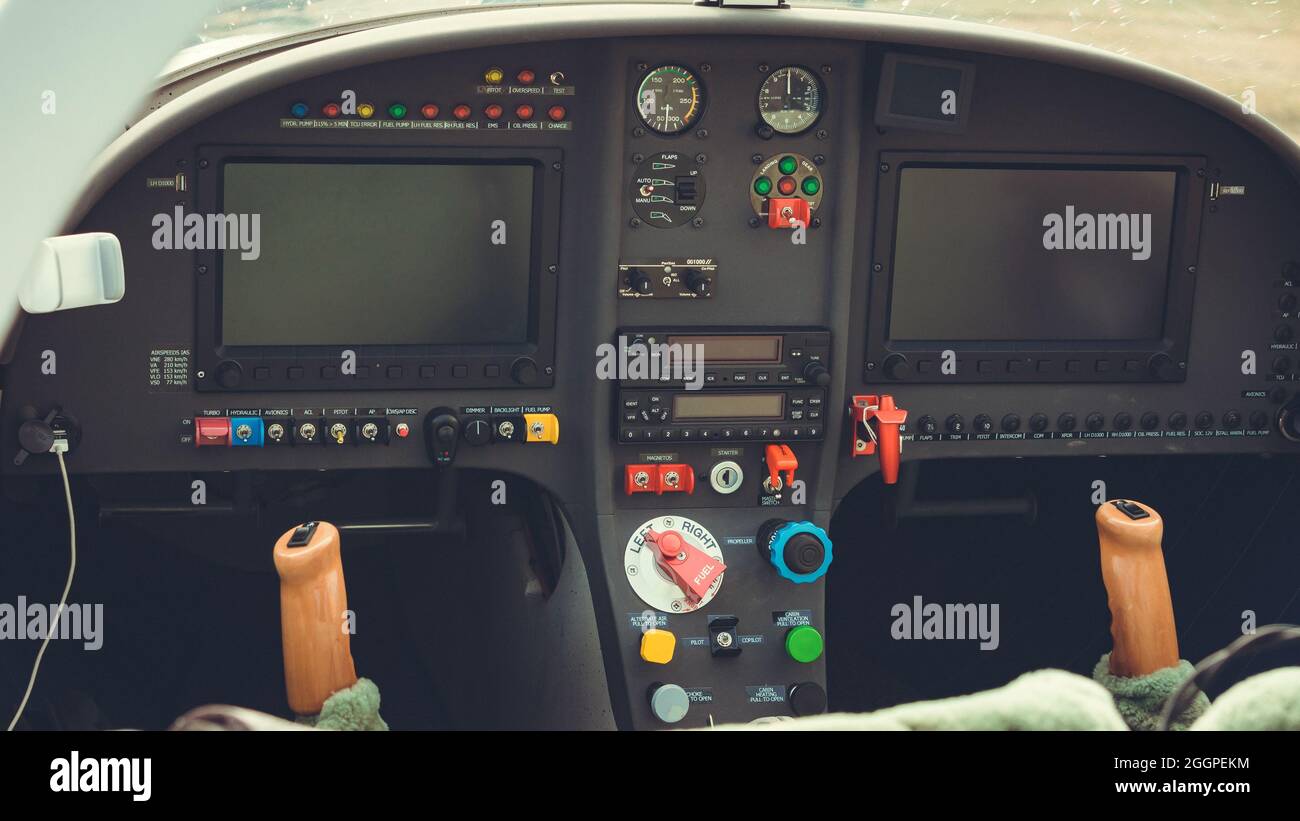 Airplane computer cockpit hi-res stock photography and images - Alamy