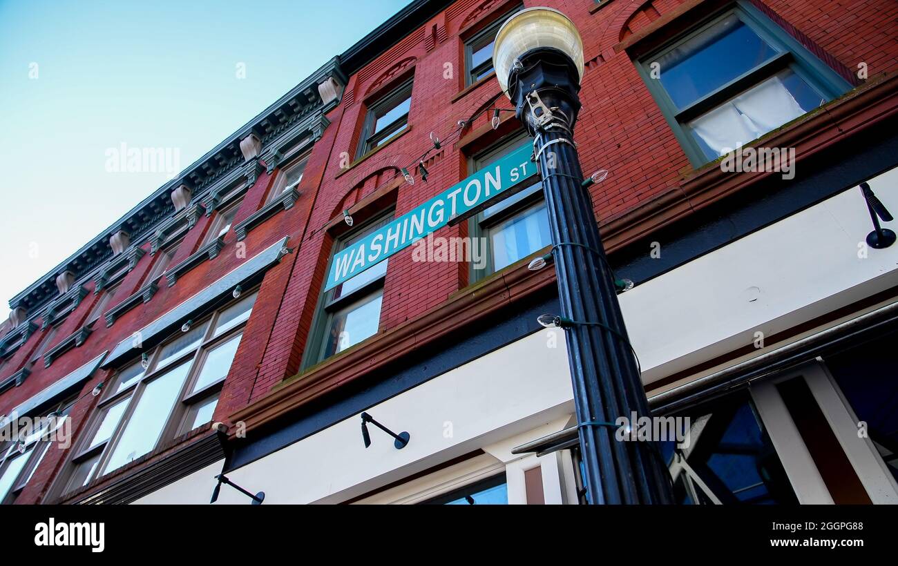 NORWALK, CT, USA - SEPTEMBER 2, 2021: Washington street sign in ...