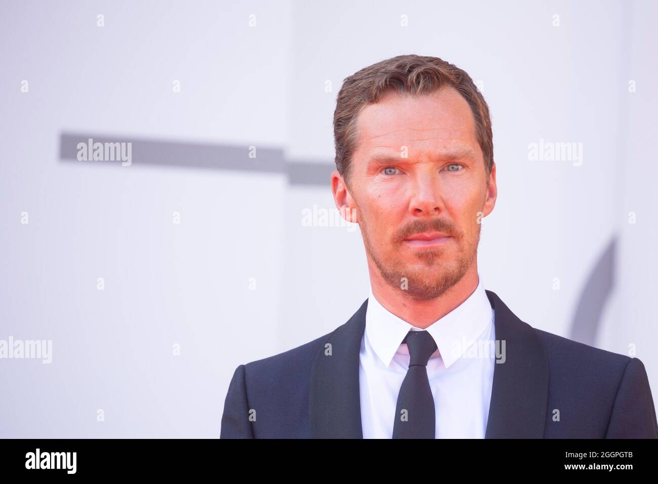 Benedict Cumberbatch poses at the premiere of 'The Power of the Dog ...