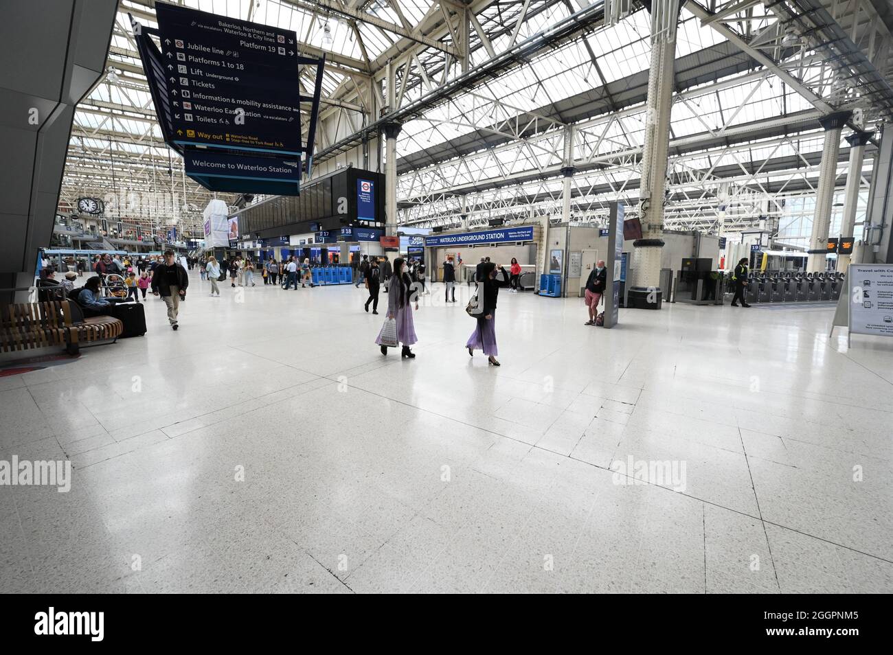 Waterloo international terminal hi-res stock photography and images - Alamy