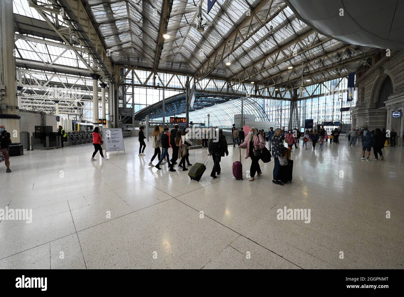 The inner foyer of London Waterloo station in Sept 2021 Stock Photo - Alamy