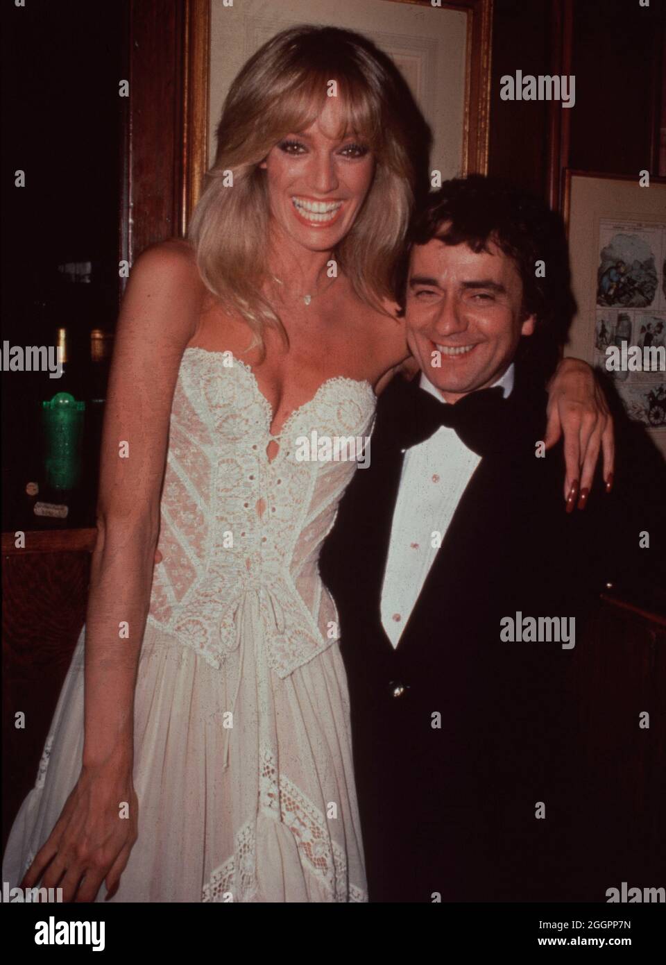 Los Angeles.CA.USA. LIBRARY. Dudley Moore and Susan Anton in around ...