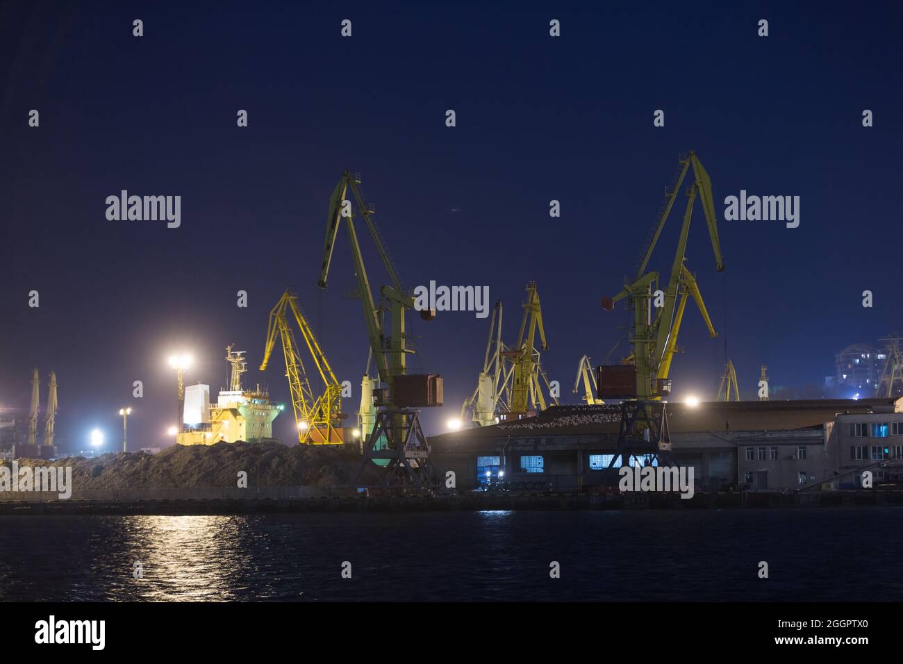 China port dry bulk hi-res stock photography and images - Alamy