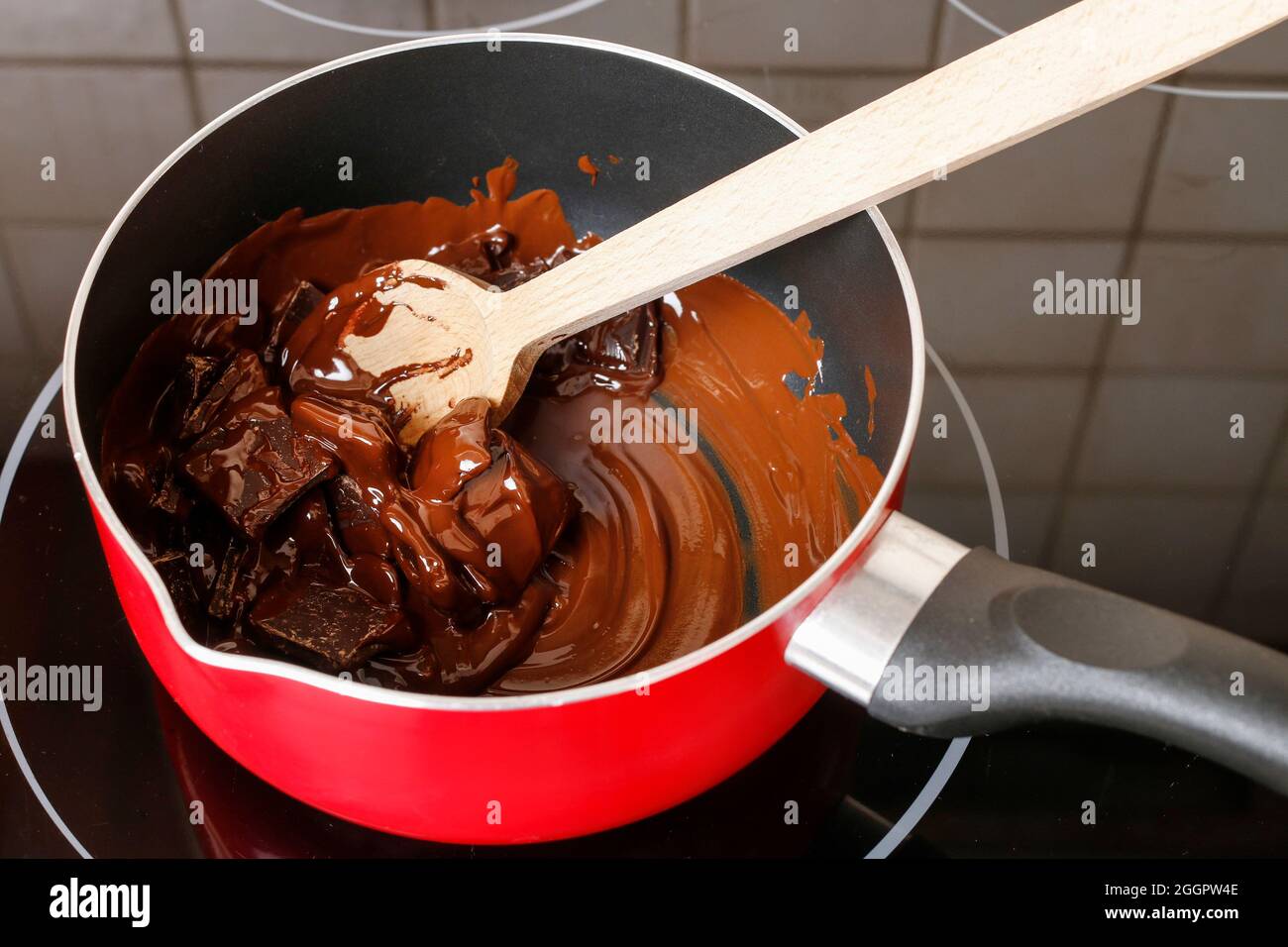 How to melt chocolate. Cooking time Stock Photo - Alamy