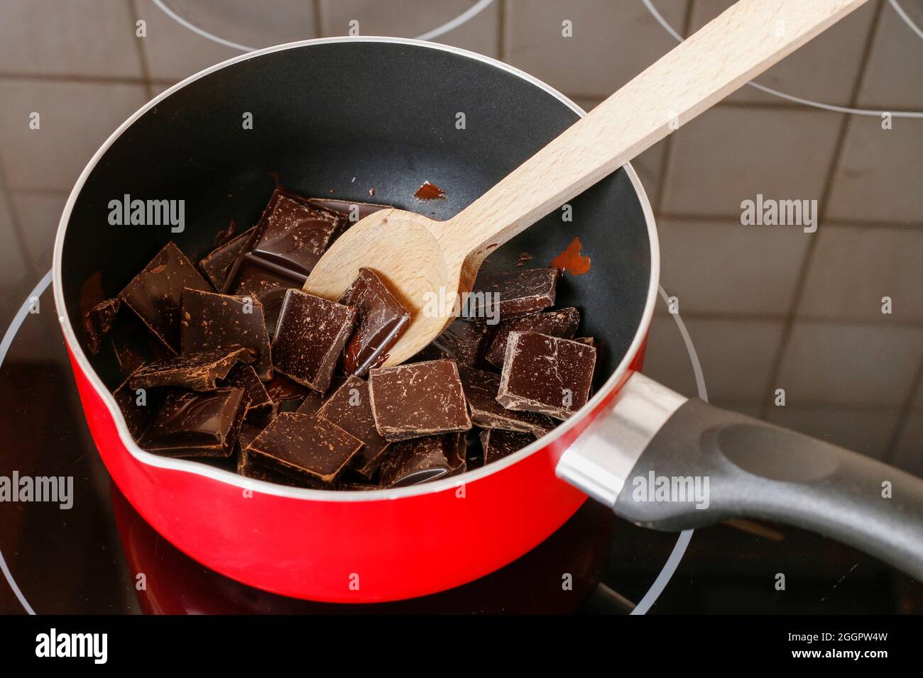 How to melt chocolate. Cooking time Stock Photo - Alamy