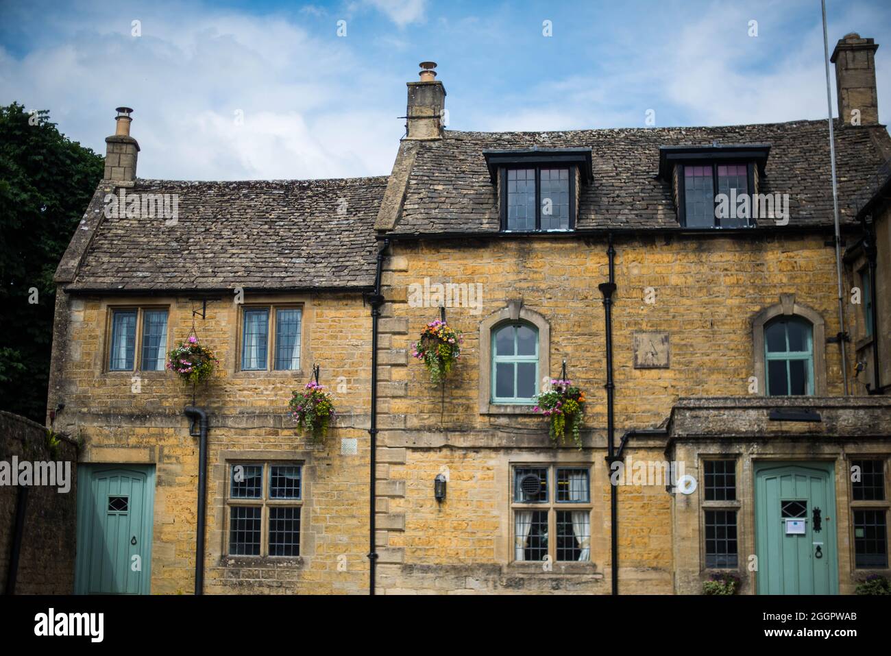 Tree line on water hi-res stock photography and images - Alamy