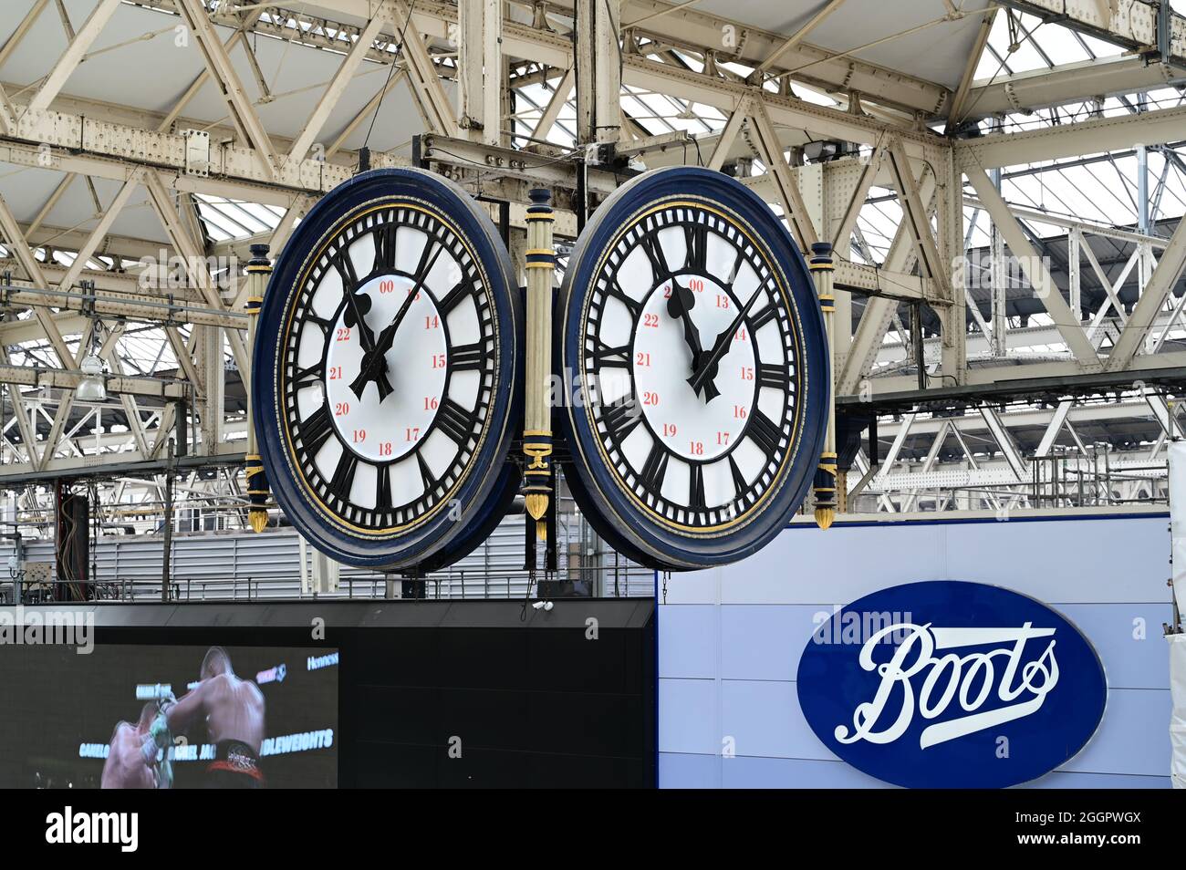 Sept 2 2021: The station clock at London Waterloo station Stock Photo ...