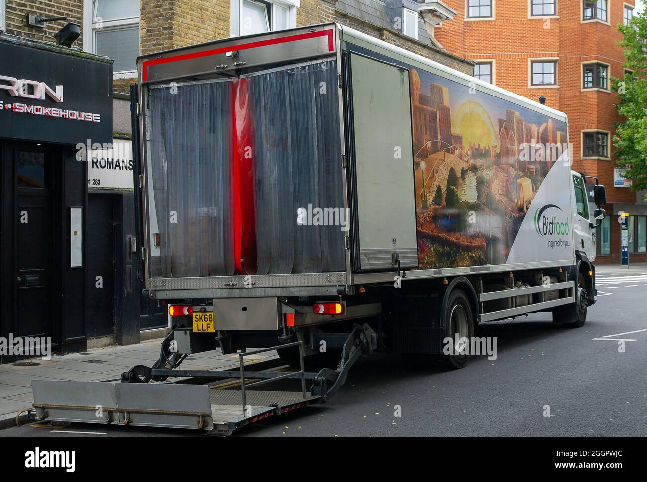 Bidfood lorry hi-res stock photography and images - Alamy