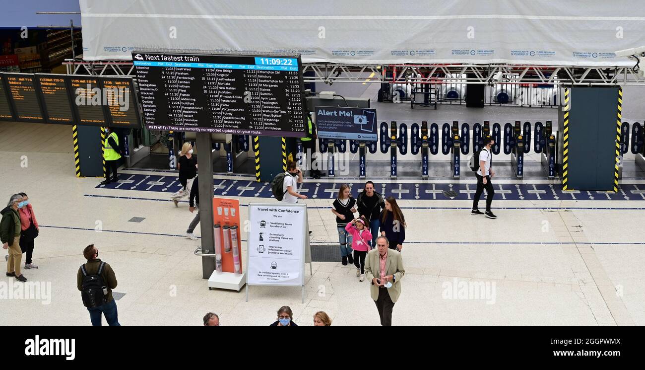Inside view waterloo station hi-res stock photography and images - Alamy
