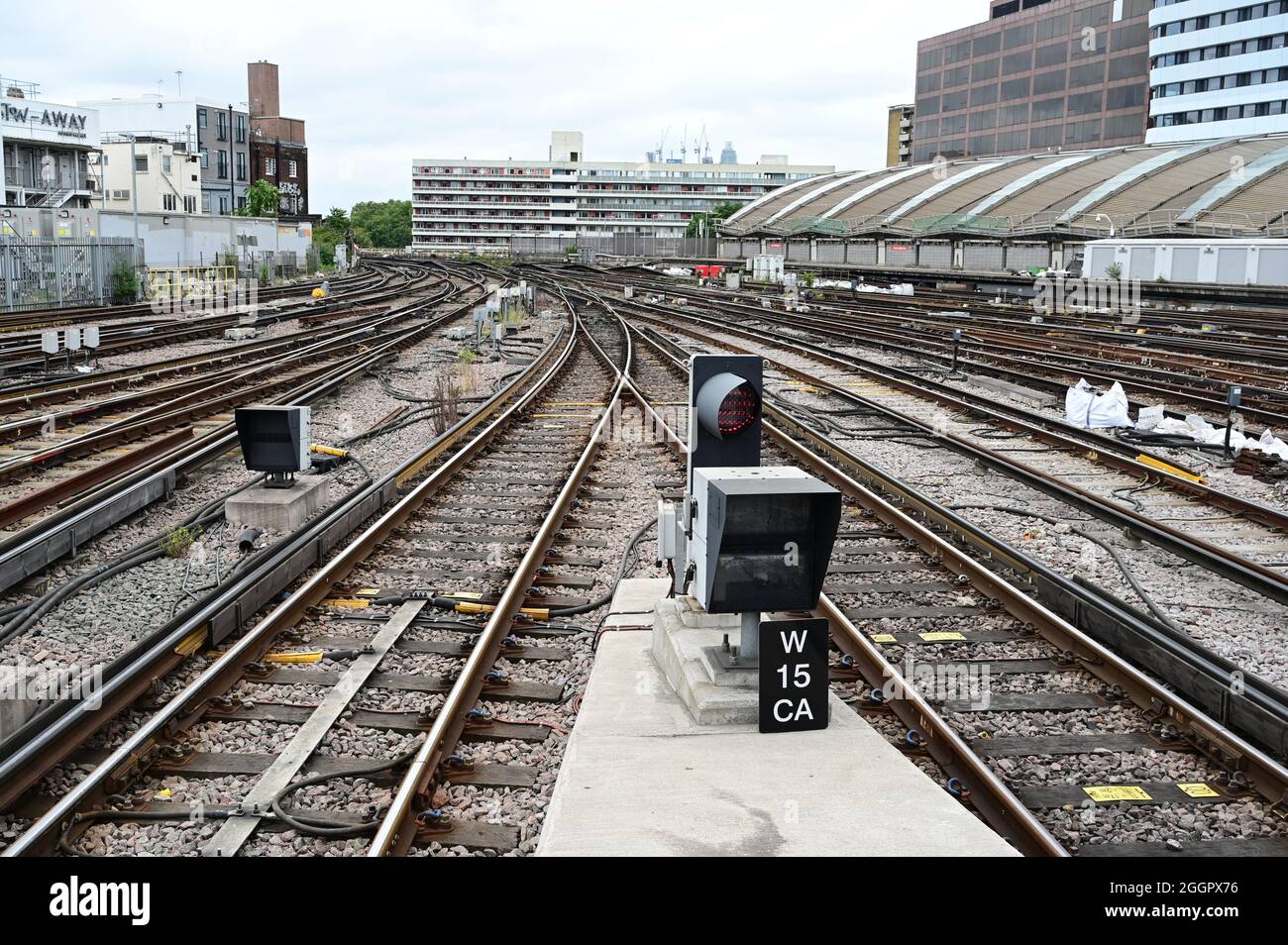 The train tracks leading out of London Waterloo station Stock Photo - Alamy