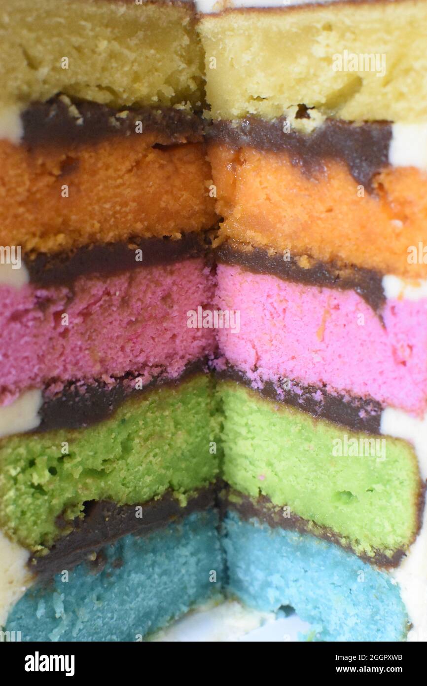 Rainbow cake hi-res stock photography and images - Alamy