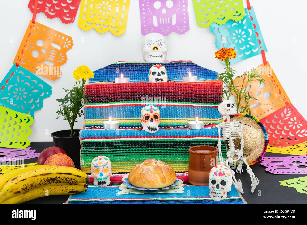 Mexican culture altar ofrenda hi-res stock photography and images - Alamy