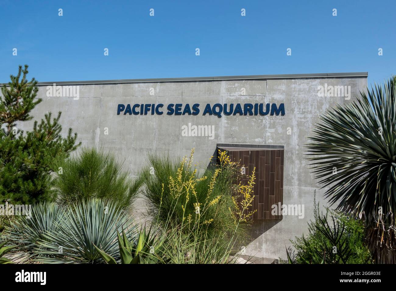 Point Defiance Zoo And Aquarium High Resolution Stock Photography and ...