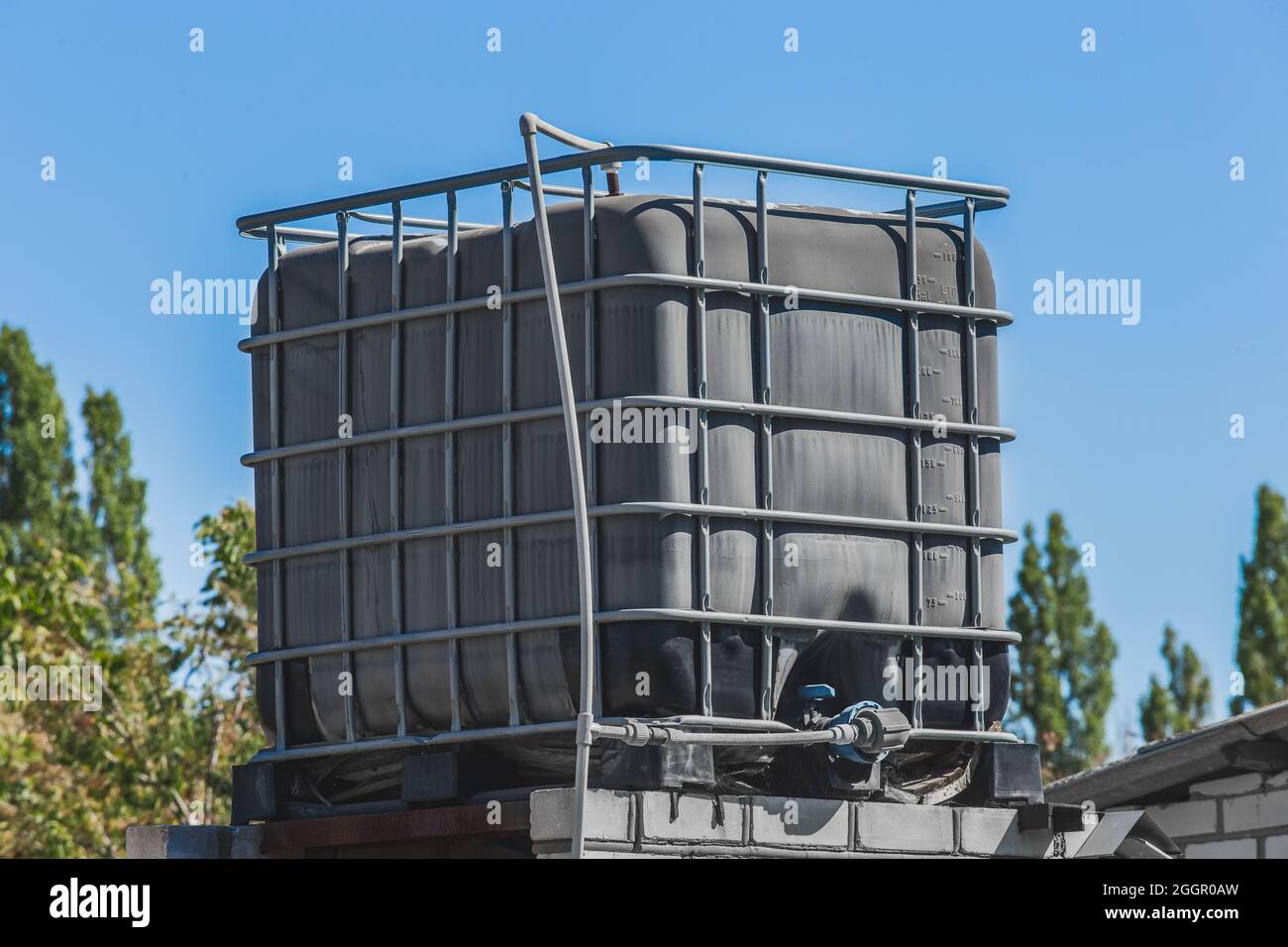 Plastic water storage tank hi-res stock photography and images - Alamy