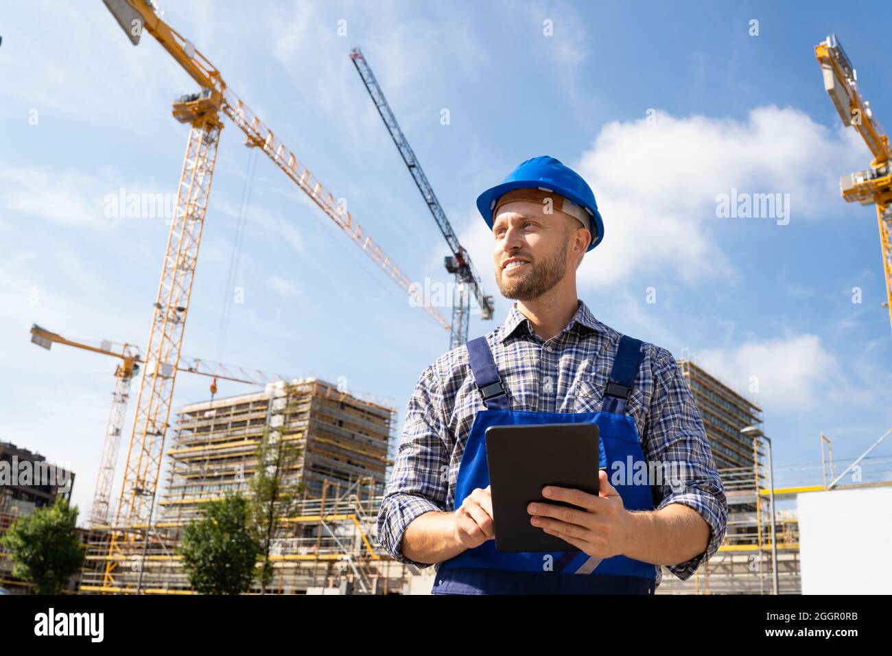 Construction engineer helmet clipboard hi-res stock photography and ...
