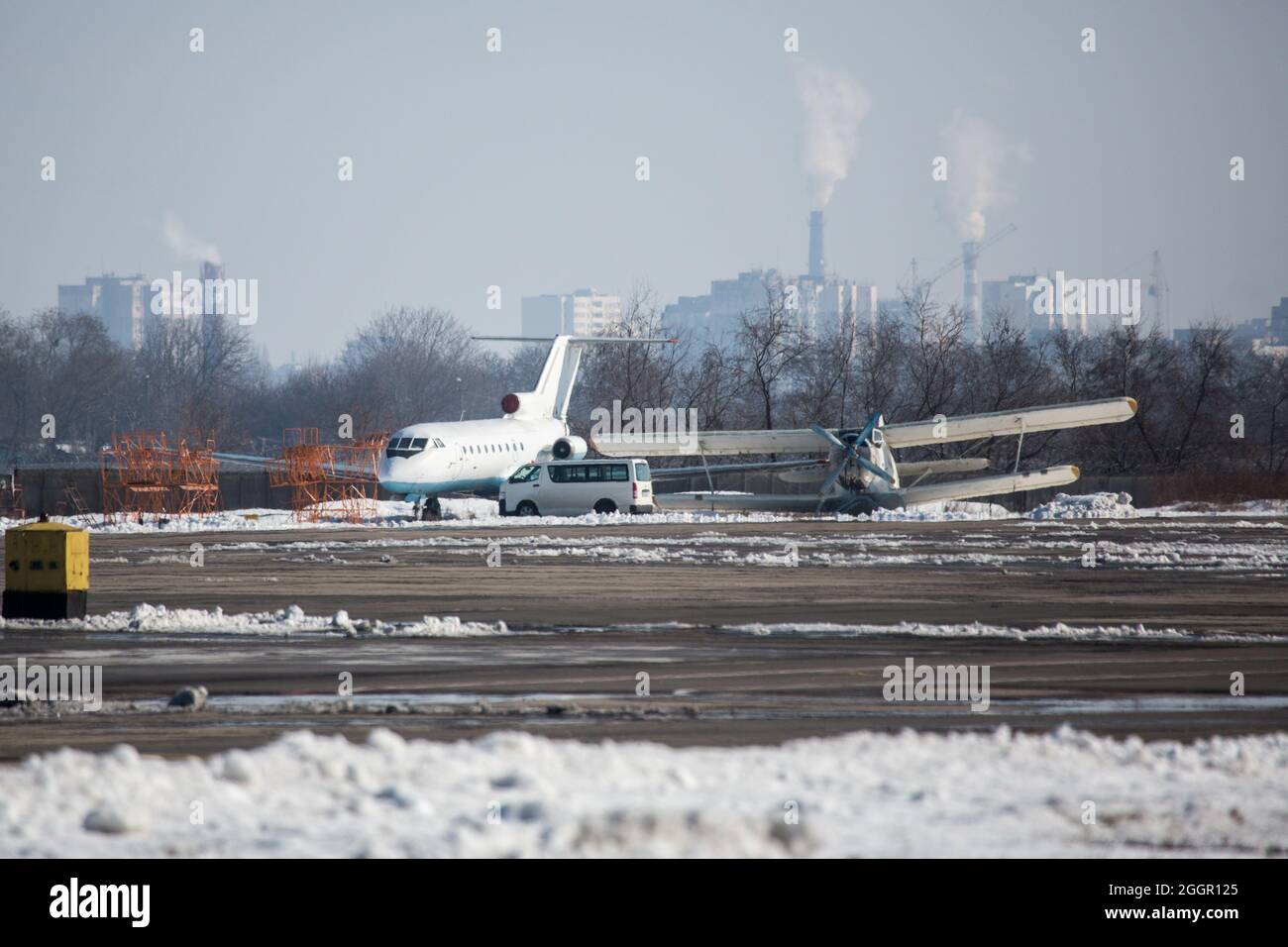 Airplane on an airport landing strip hi-res stock photography and ...