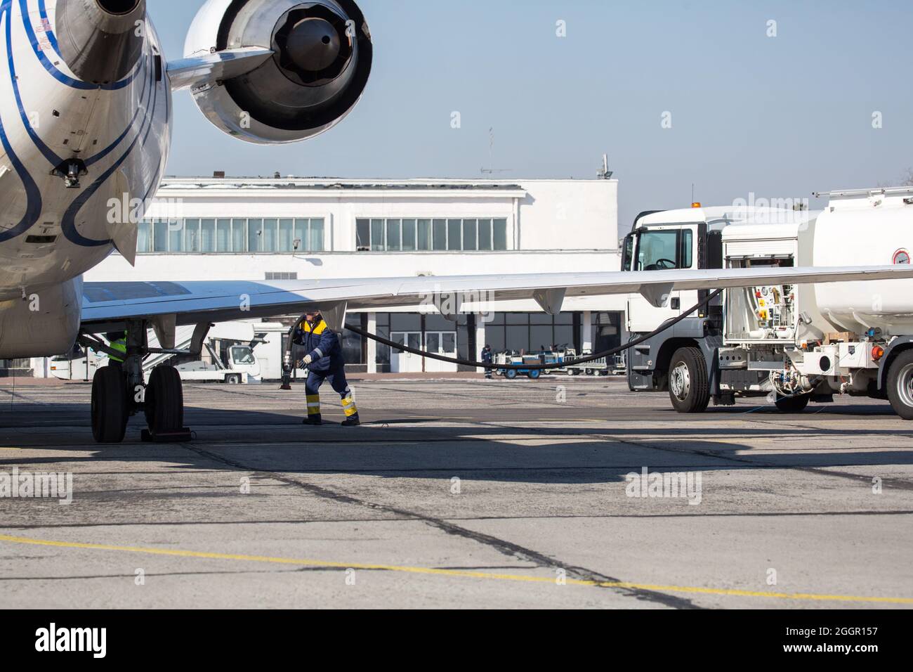 Refueling aircraft hi-res stock photography and images - Alamy