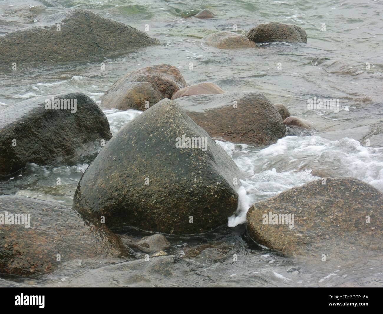 Große felsen am strand hi-res stock photography and images - Alamy