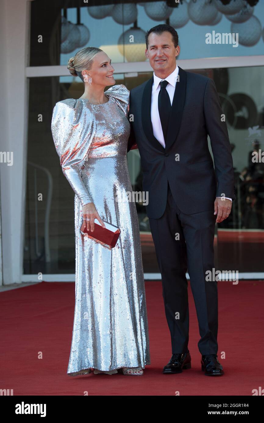 Molly Sims and Scott Stuber attending The Power Of The Dog Premiere and ...