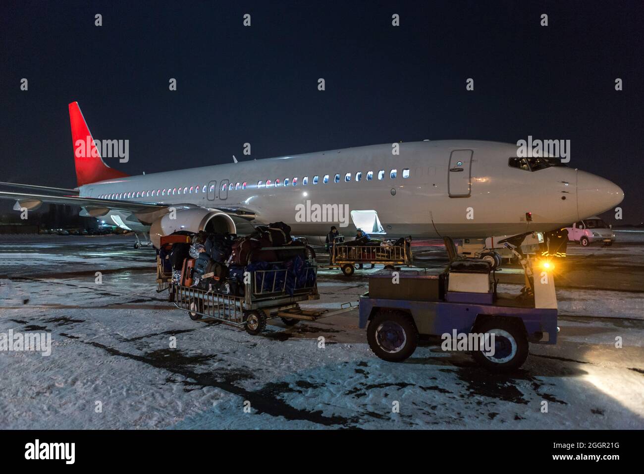 Aircraft in winter sky hi-res stock photography and images - Alamy