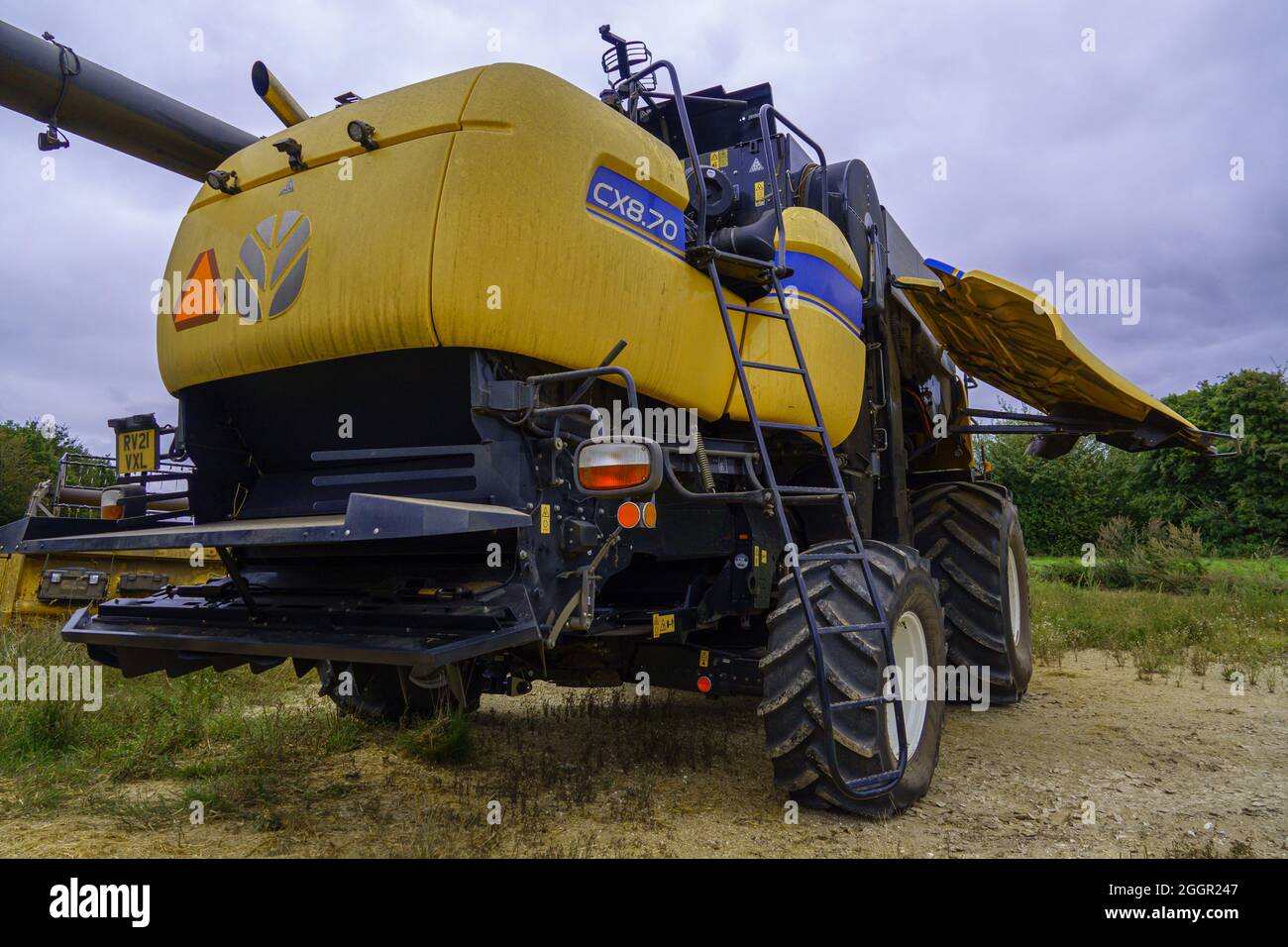 Combine harvester uk on road hi-res stock photography and images - Alamy