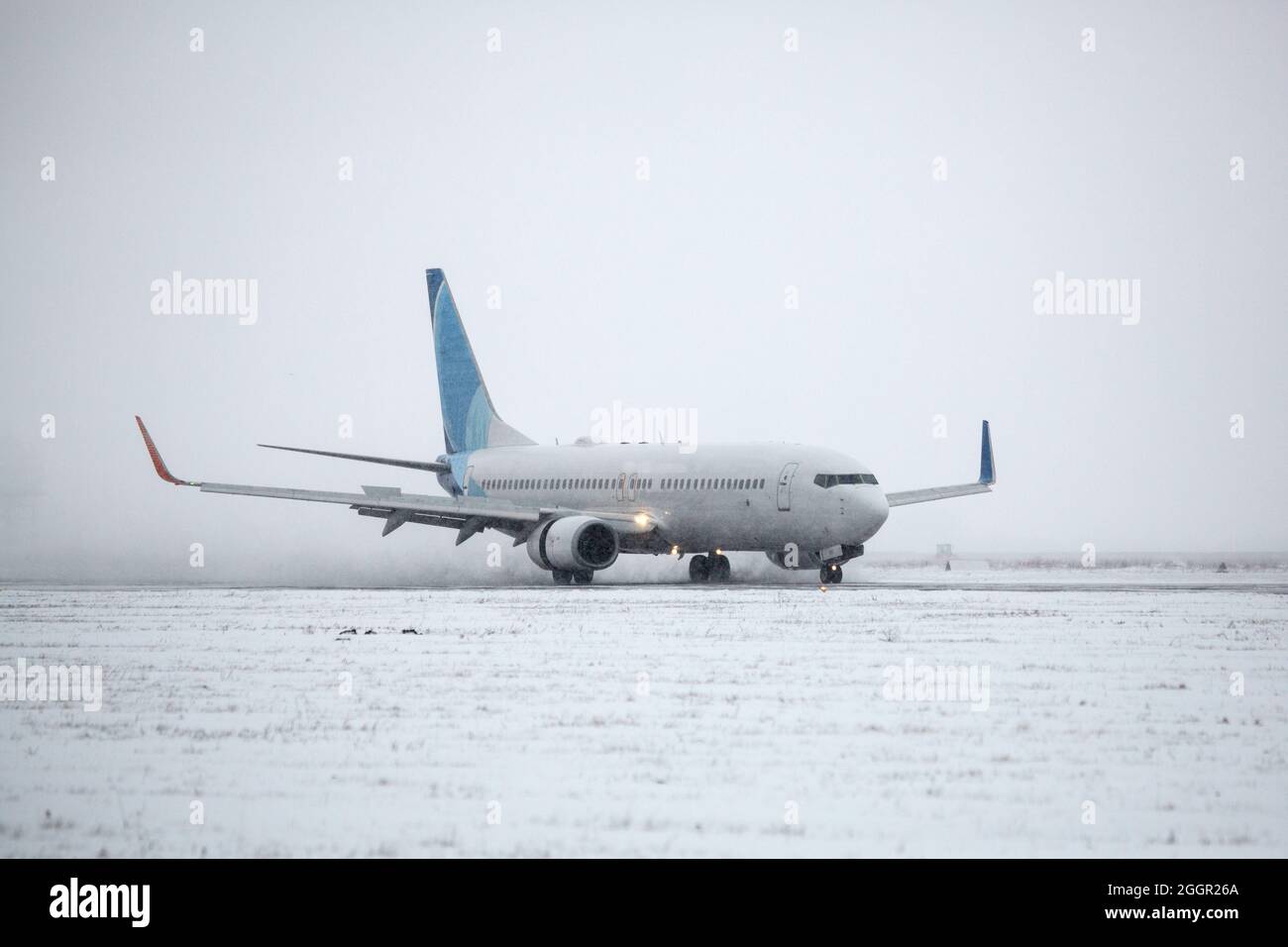 Airline aircraft in storm hi-res stock photography and images - Alamy