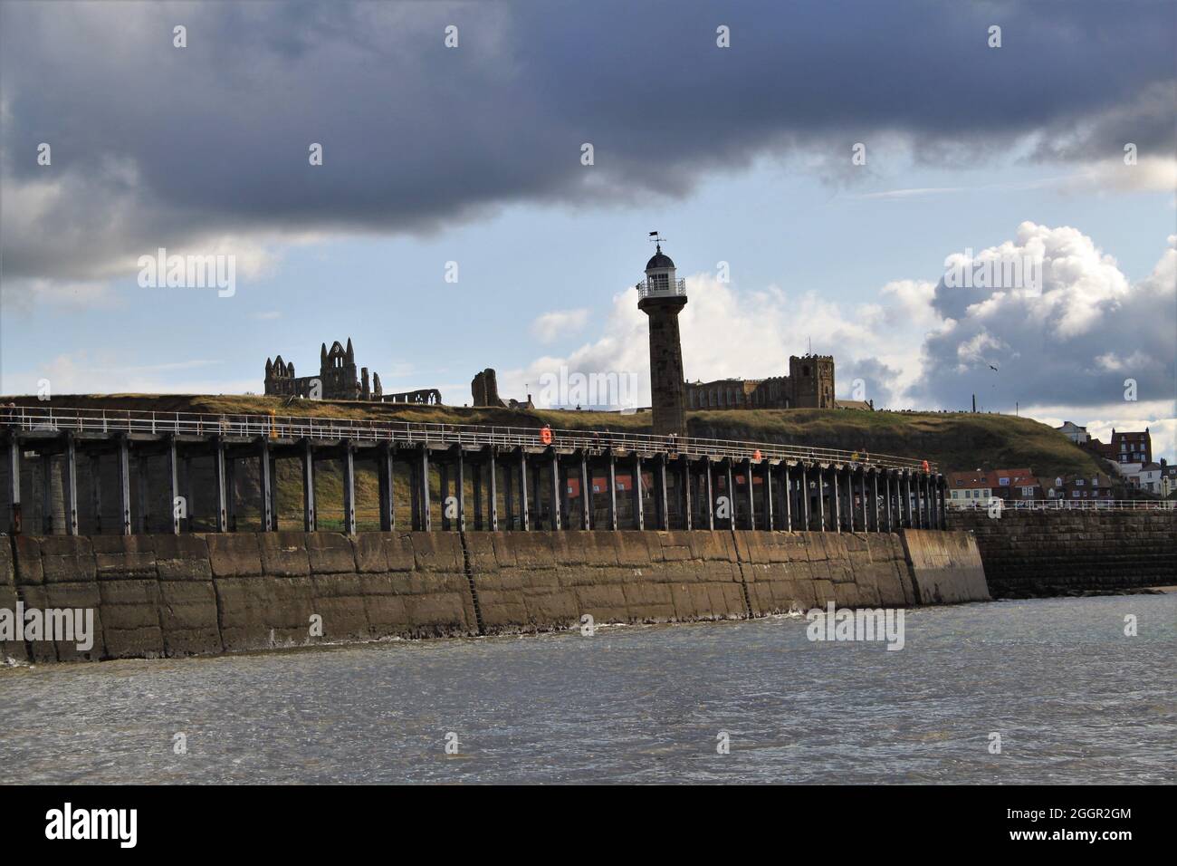 Whitby hillside hi-res stock photography and images - Alamy