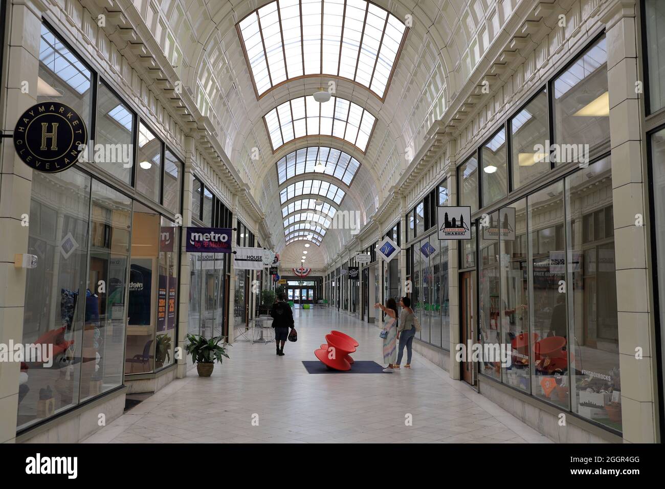 Cleveland 5th street shopping arcade hi-res stock photography and ...