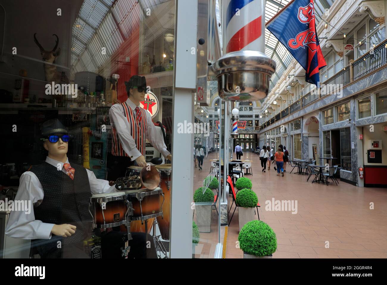 The historic Colonial Arcade nowadays the 5th street arcades in ...