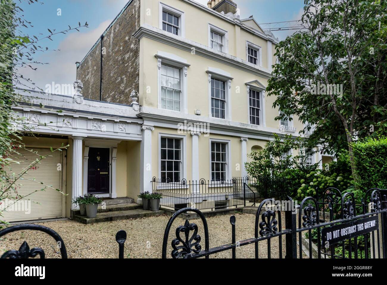 Regency roof hi-res stock photography and images - Alamy