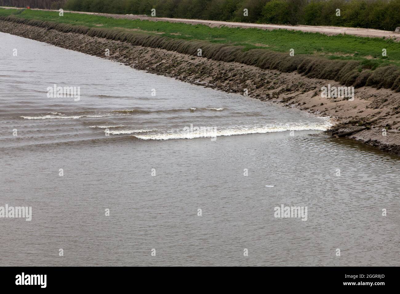 Breaking waves at the channel sides on tne Dee Tidal Bore in New Cut ...