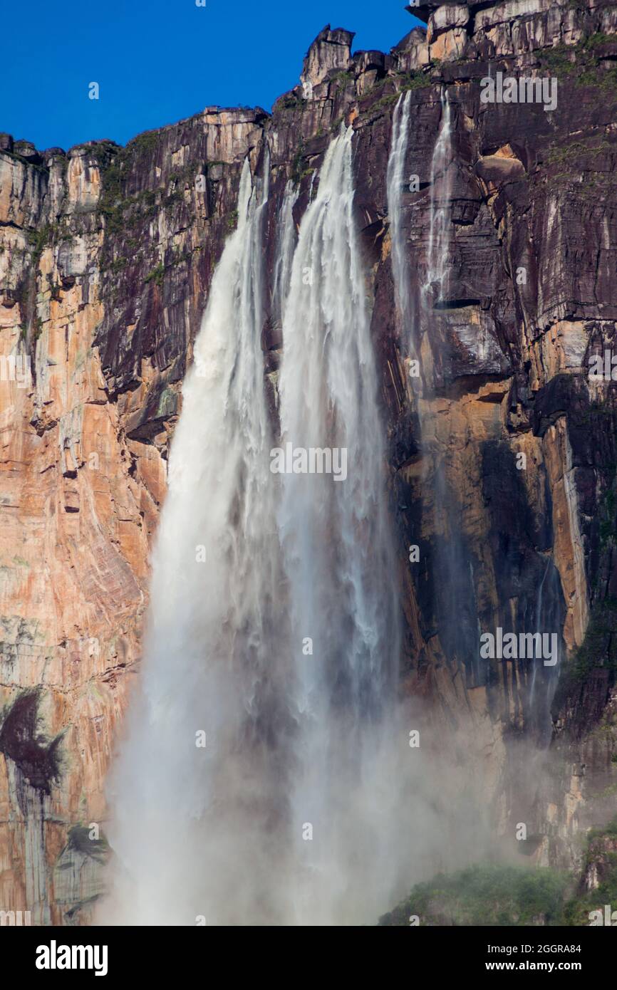 Angel Falls (Salto Angel), world's highest waterfall (978 m), Venezuela ...