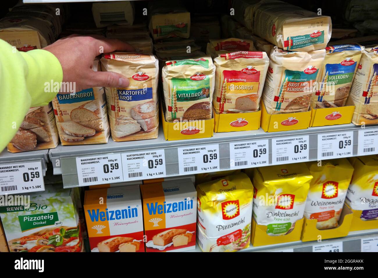 Bag of flour supermarket hi-res stock photography and images - Alamy